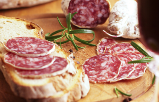 Recette de pain au saucisson et vin rouge - recettes Le Refuge de Marie ...